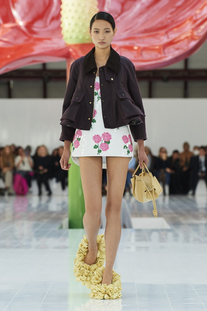 PFW：被預測接下來將會賣翻，LOEWE 春夏大秀初見面 Paseo 水餃包！ - POPBEE