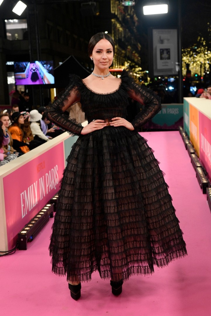 《Emily in Paris》全球首映會：Lily Collins、Ashley Park 及 Camille Razat 出席紅毯，更驚見《Sex and the City》中的 ...