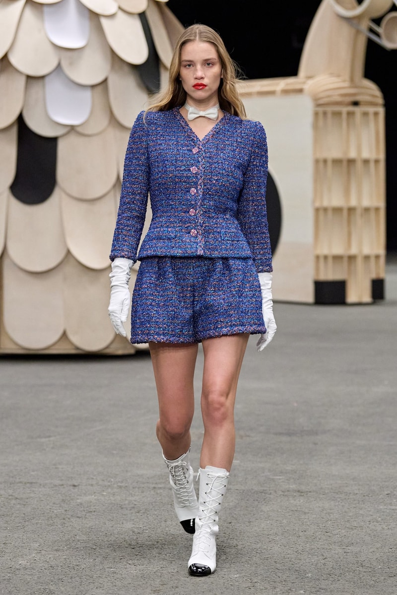 CHANEL 巴黎高訂大秀：黑色領結、動物刺繡......當香奈兒變得俏皮可愛！ - POPBEE