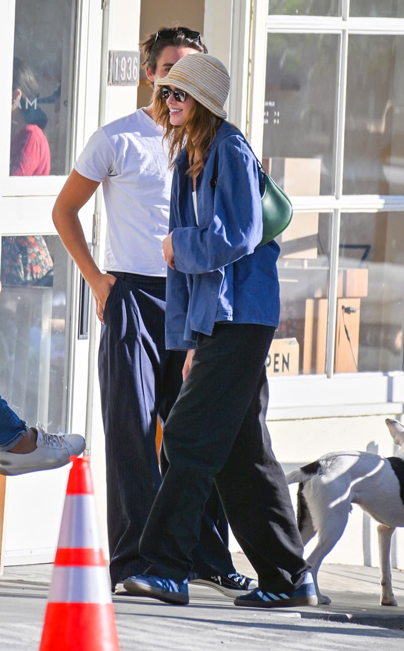 復古風潮回歸：Jennie、Bella、Kaia、Kendall ... 女明星們都不約而同上腳這雙平價波鞋！ - POPBEE