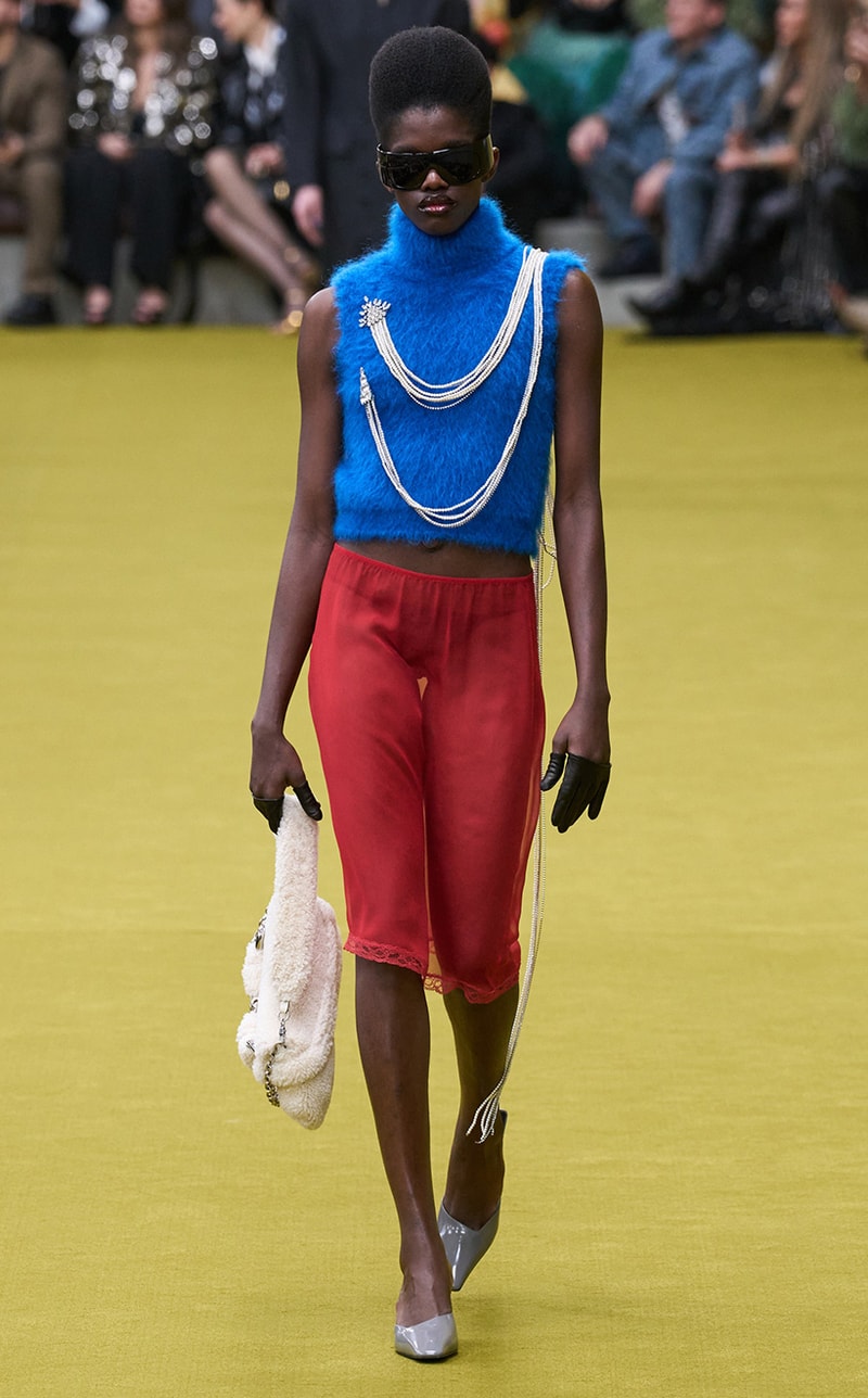 MFW：Gucci 秋冬大秀登場，一款馬銜扣鏈條手袋成為目光焦點！ - POPBEE