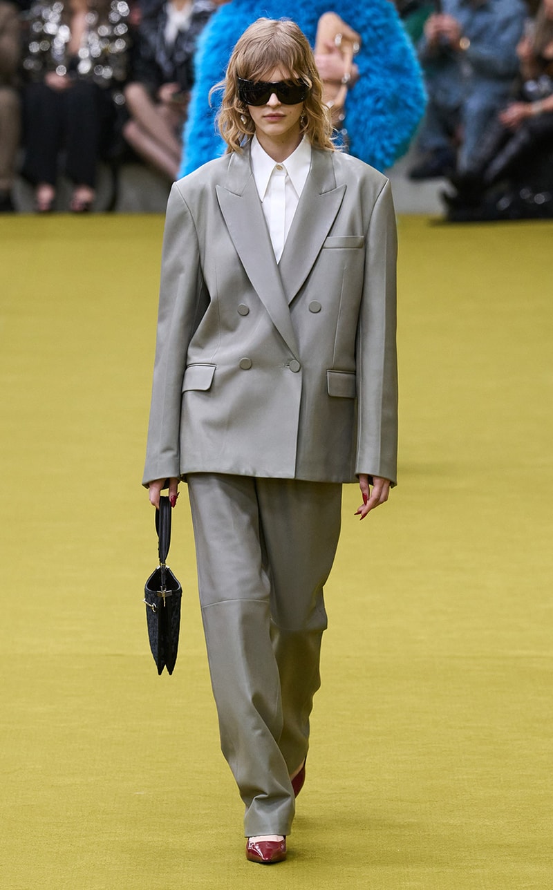 MFW：Gucci 秋冬大秀登場，一款馬銜扣鏈條手袋成為目光焦點！ - POPBEE