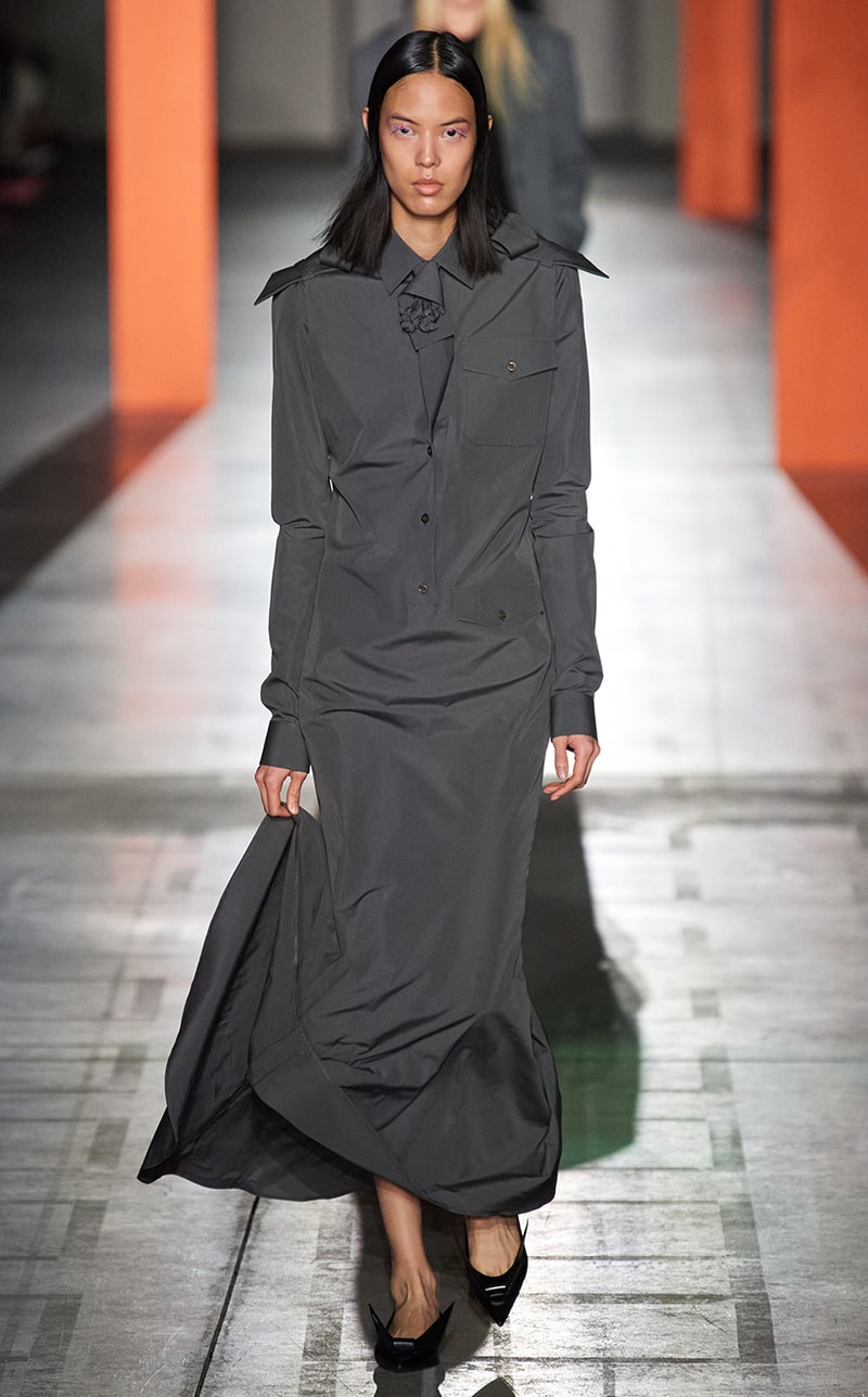 MFW：極簡中藏著浪漫的 Prada 2023 FW，化身柔美又率性的上班女郎！ - POPBEE