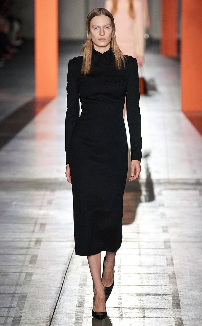 MFW：極簡中藏著浪漫的 Prada 2023 FW，化身柔美又率性的上班女郎！ - POPBEE
