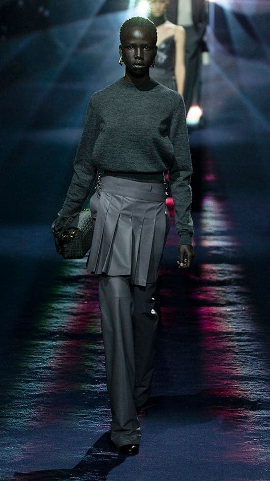 MFW：Fendi 秋冬大秀抽不離的優雅別緻，全新 FENDI Multi 手袋登場！ - POPBEE