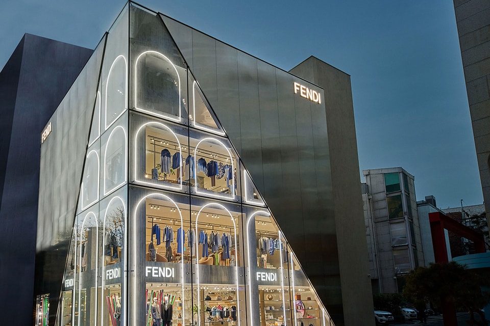 走進 Fendi 首爾首間旗艦店！品牌最人氣的產品集中在這裡 - POPBEE