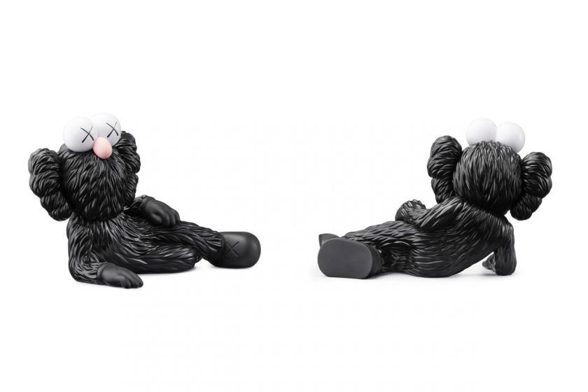 KAWS 新公仔 3 色限定推出：Time Off 情人節開賣，躺在家裡很舒適！ - POPBEE