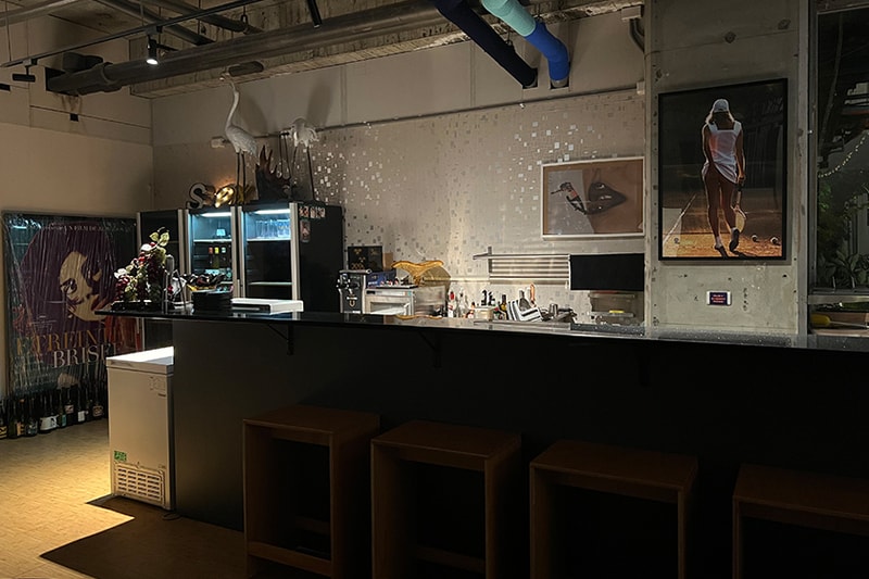 藏在歇業老飯店裡的秘密基地：步入 Ruby Cherry Rose 穿梭在日夜之間的浪漫寫意。 - POPBEE