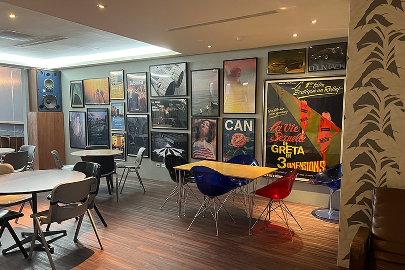 藏在歇業老飯店裡的秘密基地：步入 Ruby Cherry Rose 穿梭在日夜之間的浪漫寫意。 - POPBEE