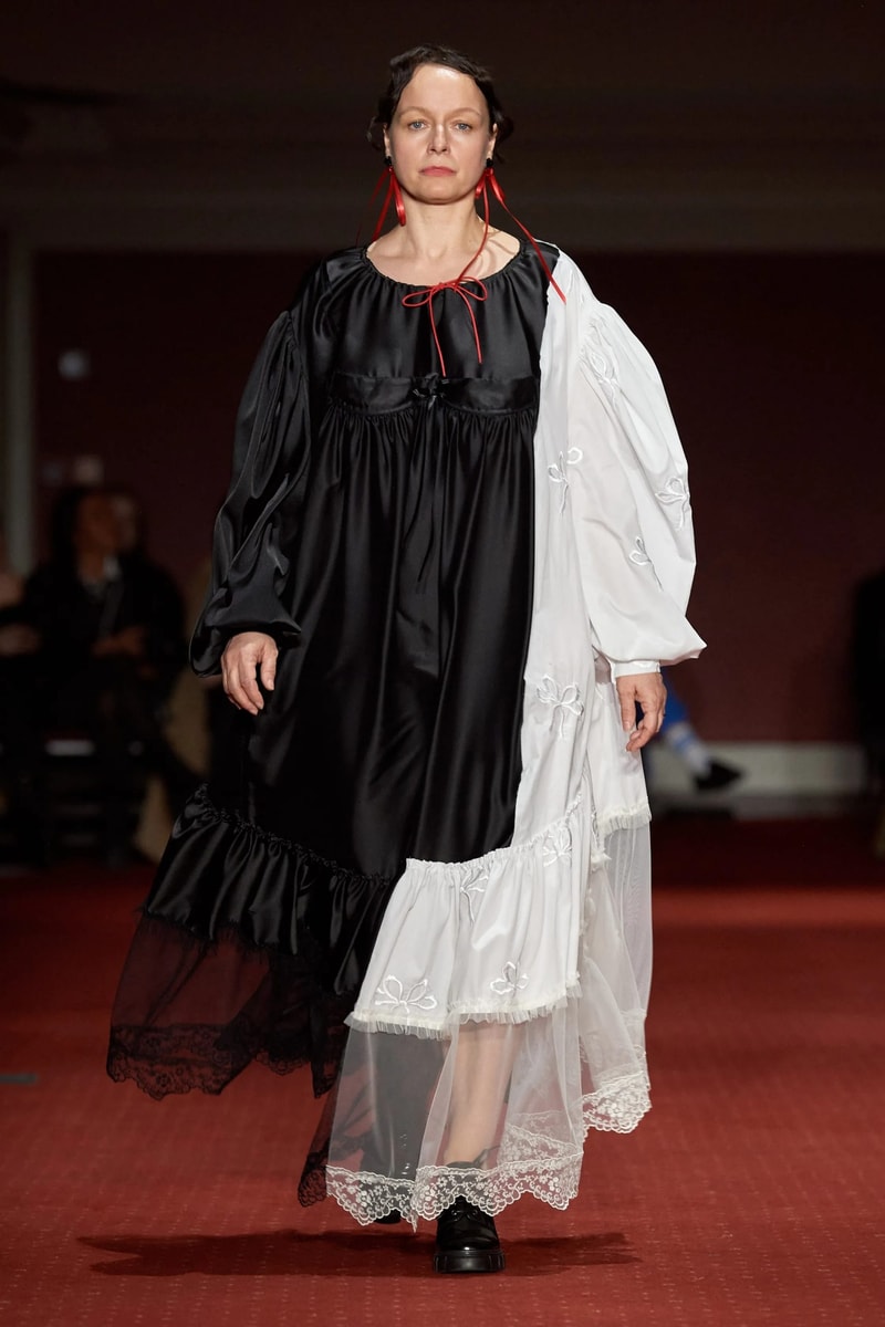 LFW：Simone Rocha 愛爾蘭古老巫術與神話魅力，為什麼要在公主袖裡塞滿了稻草？ - POPBEE