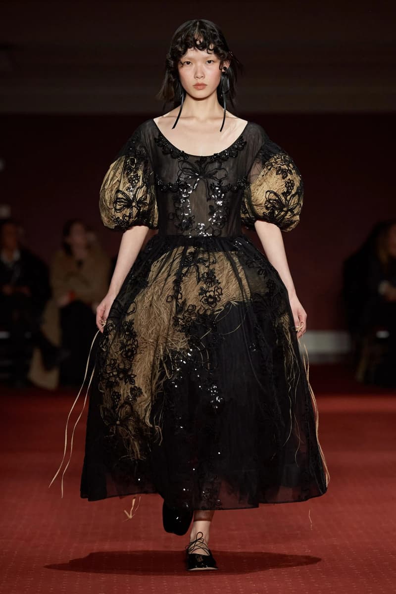 LFW：Simone Rocha 愛爾蘭古老巫術與神話魅力，為什麼要在公主袖裡塞滿了稻草？ - POPBEE