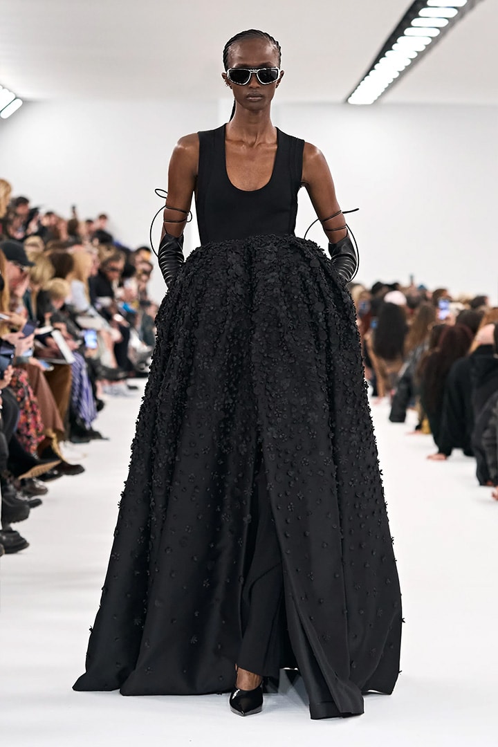 PFW：Givenchy 擋不住的神秘氣息，為你帶來街頭與優雅結合的雙重盛宴！ - POPBEE