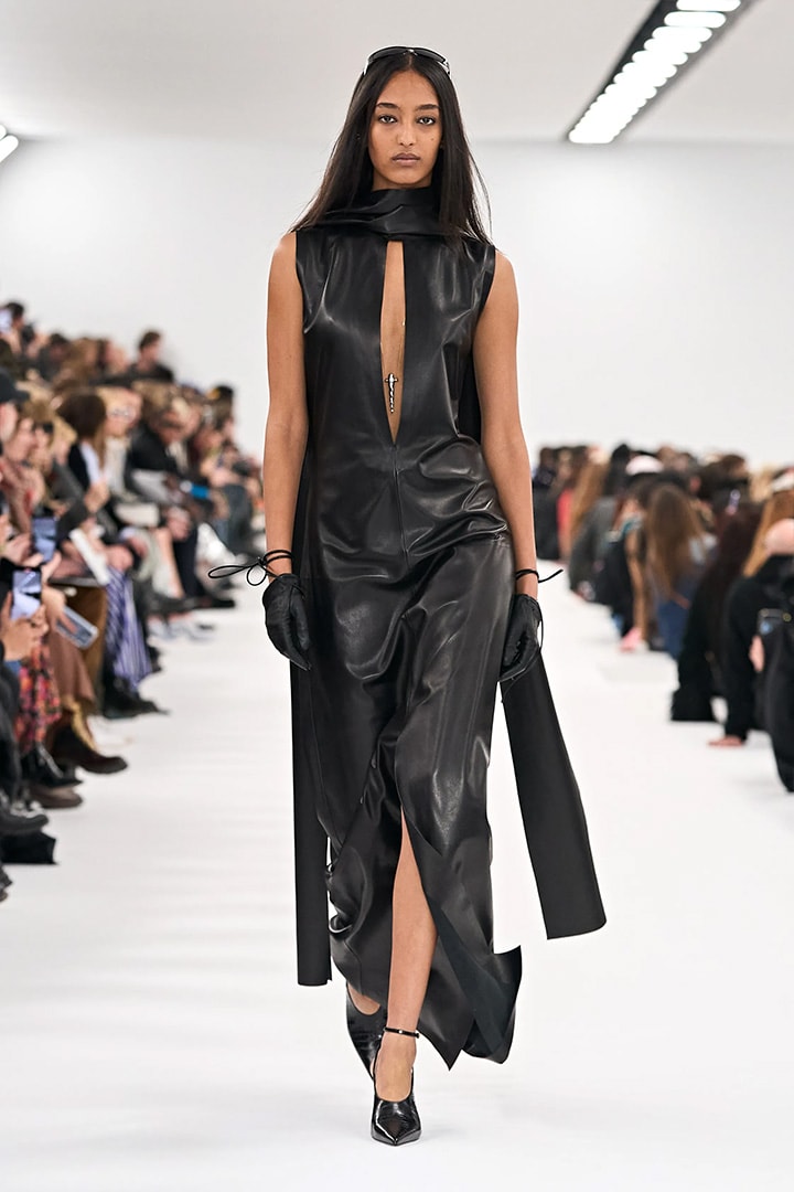 PFW：Givenchy 擋不住的神秘氣息，為你帶來街頭與優雅結合的雙重盛宴！ - POPBEE