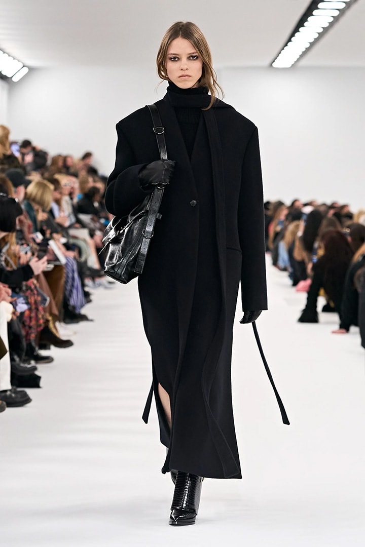 PFW：Givenchy 擋不住的神秘氣息，為你帶來街頭與優雅結合的雙重盛宴！ - POPBEE