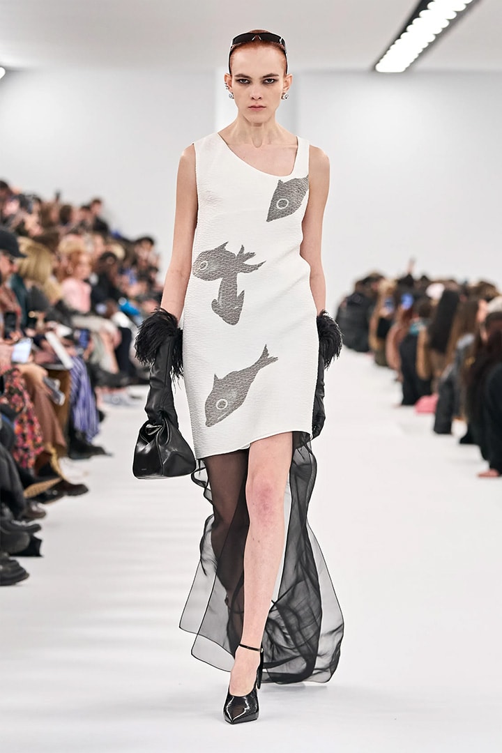 PFW：Givenchy 擋不住的神秘氣息，為你帶來街頭與優雅結合的雙重盛宴！ - POPBEE