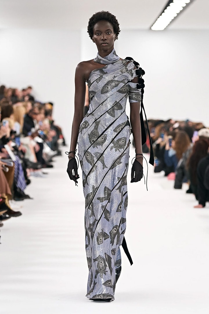 PFW：Givenchy 擋不住的神秘氣息，為你帶來街頭與優雅結合的雙重盛宴！ - POPBEE