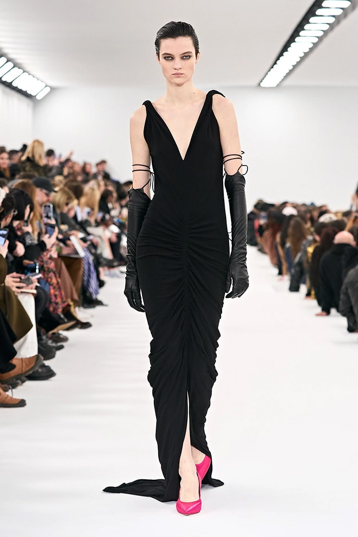 PFW：Givenchy 擋不住的神秘氣息，為你帶來街頭與優雅結合的雙重盛宴！ - POPBEE
