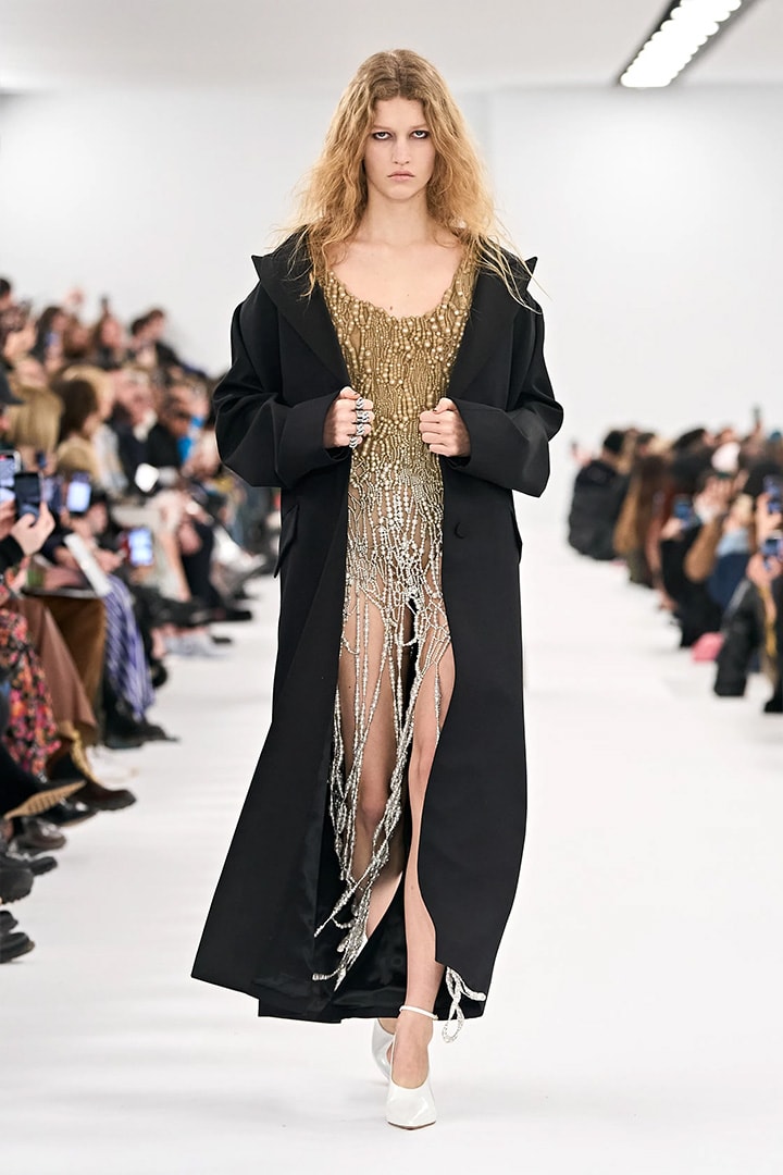 PFW：Givenchy 擋不住的神秘氣息，為你帶來街頭與優雅結合的雙重盛宴！ - POPBEE