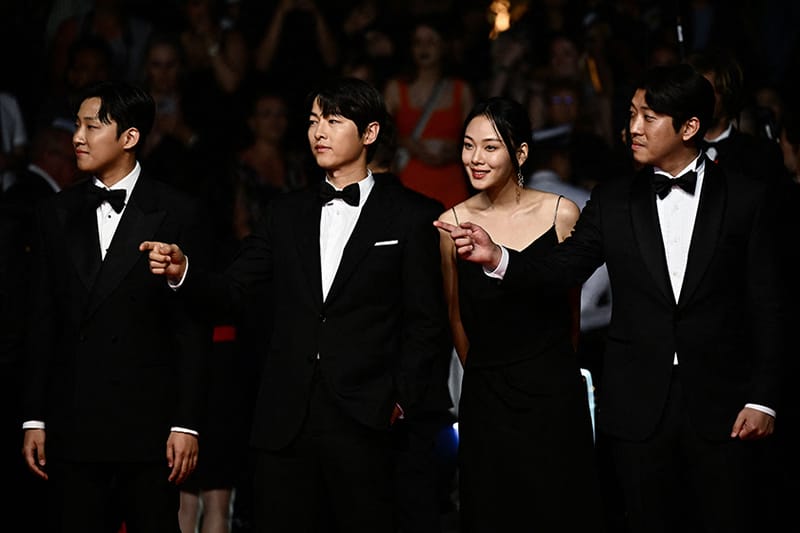 帥氣出席坎城影展：宋仲基、歌手 BIBI 主演電影《Hopeless》入圍一種矚目單元！ - POPBEE