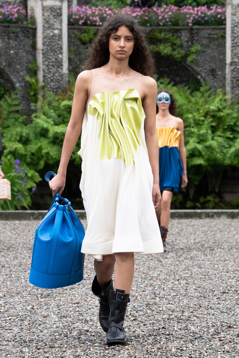 2024 早春系列：Louis Vuitton 在一座義大利水上宮殿，模特宛如仙女降臨！ - POPBEE