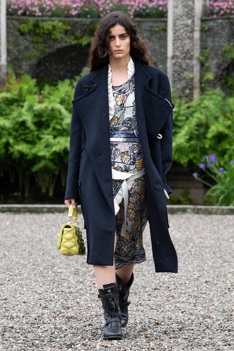 2024 早春系列：Louis Vuitton 在一座義大利水上宮殿，模特宛如仙女降臨！ - POPBEE
