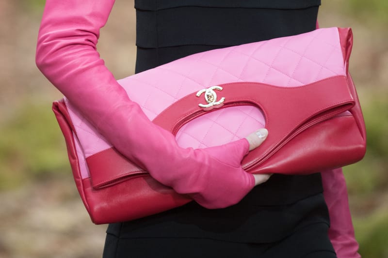 CHANEL 31 停產後無預警回歸：22 紅之前，早已擄走死忠粉心的大容量手袋！ - POPBEE