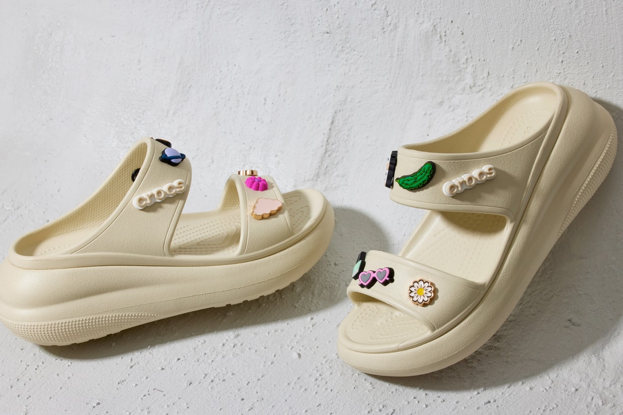 膩了 Crocs 基本款？夏天還不能少這 3 款厚底涼鞋，讓你腿長偷 +5cm！ - POPBEE