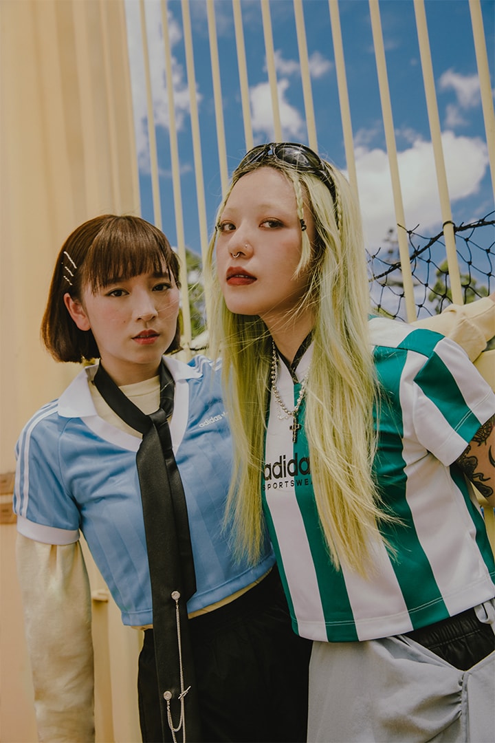 時尚女生間流行足球狂熱！Jennie 與 Bella Hadid 力撐的 #Blokecore 潮流究竟是甚麼？ - POPBEE