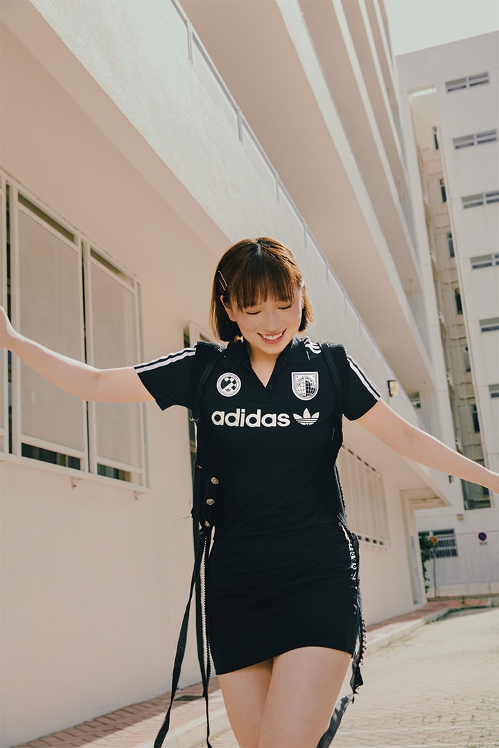 時尚女生間流行足球狂熱！Jennie 與 Bella Hadid 力撐的 #Blokecore 潮流究竟是甚麼？ - POPBEE