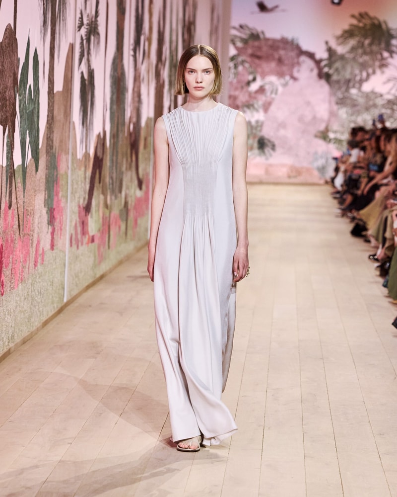 巴黎高訂：當 Dior 女神入凡間，褶皺、珍珠、刺繡... 因細緻而閃耀！ - POPBEE