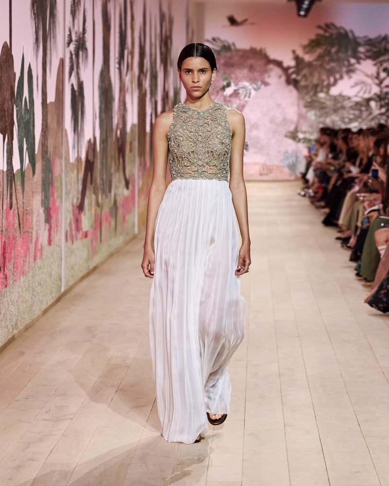 巴黎高訂：當 Dior 女神入凡間，褶皺、珍珠、刺繡... 因細緻而閃耀！ - POPBEE