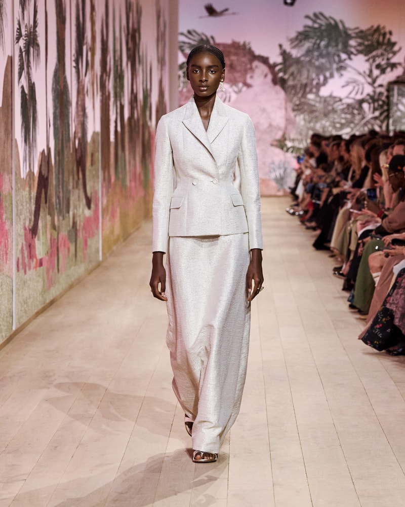 巴黎高訂：當 Dior 女神入凡間，褶皺、珍珠、刺繡... 因細緻而閃耀！ - POPBEE