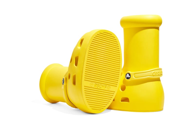 Victoria Beckham 曾說過「寧死不穿」：Crocs 與 MSCHF 聯名小黃靴，竟然收服了貝嫂！ - POPBEE