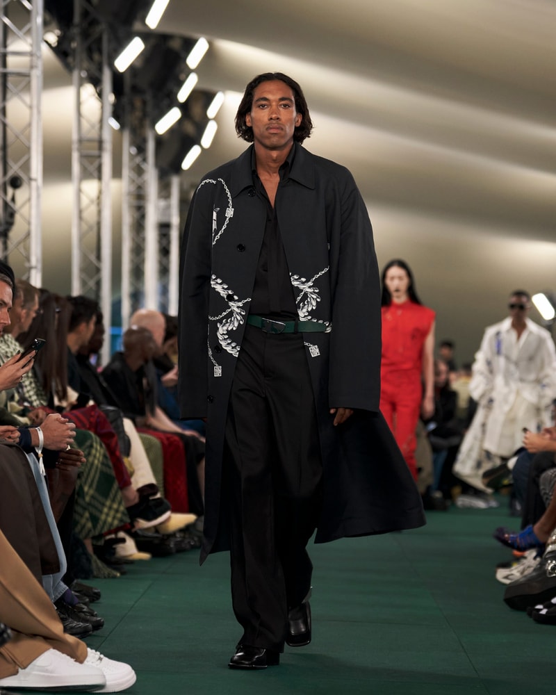 LFW 春夏大秀：Burberry by Daniel Lee 魔法繼續，典雅的夏日風衣！ - POPBEE