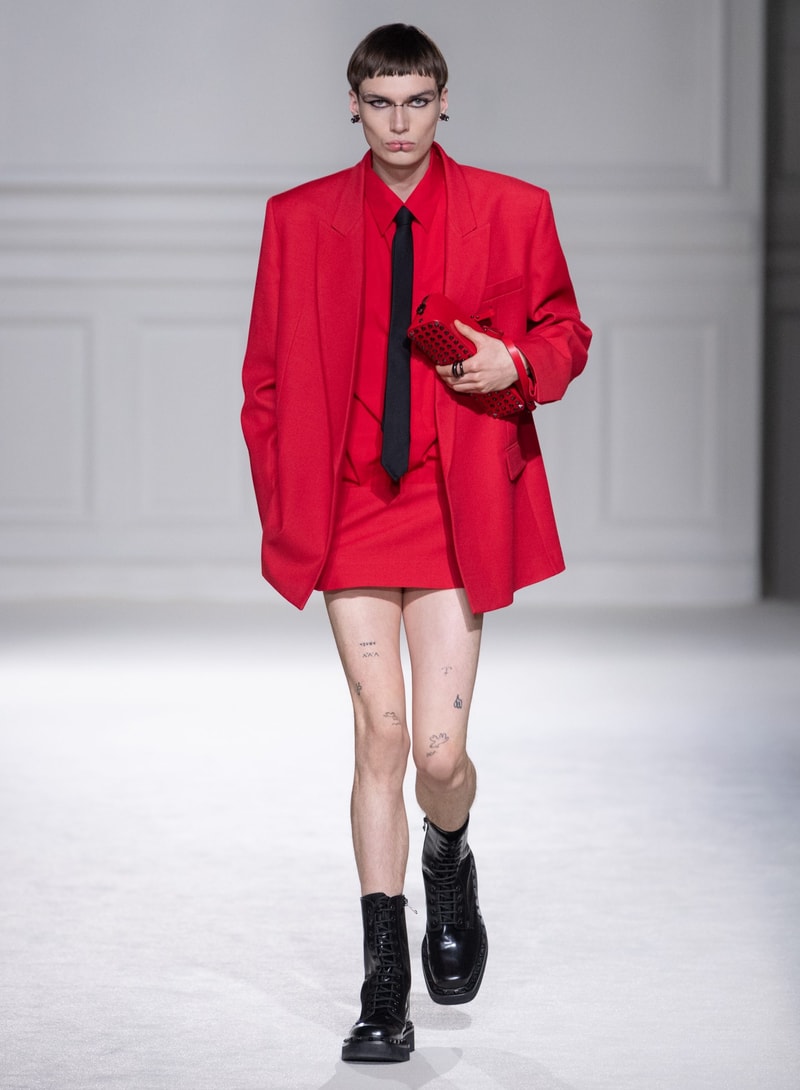 Valentino 2023 秋冬系列：打破「Black Tie」舊有規範，穿出不一樣的正裝 - POPBEE