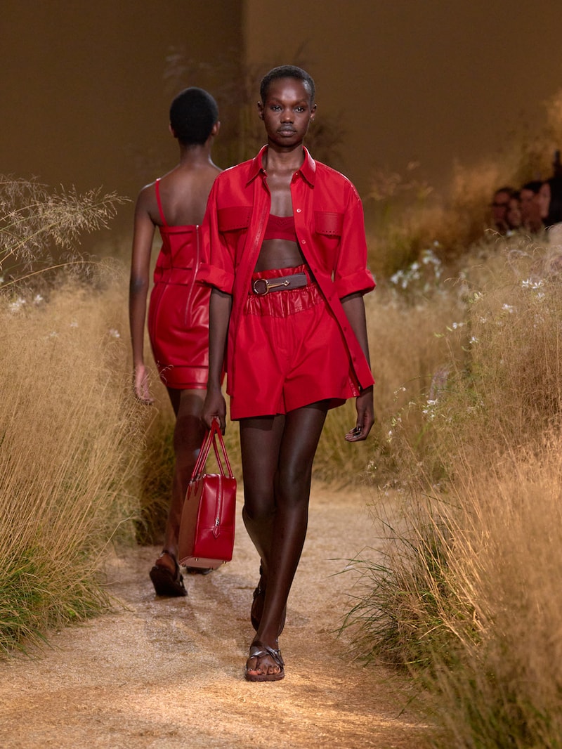 Hermès 2024 春夏大秀亮點：Quiet Luxury 低調時髦，比起橘更讓人愛上「皮革的顏色」！ - POPBEE
