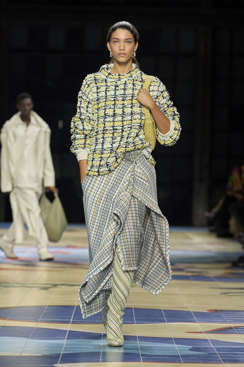 MFW：Matthieu Blazy 透過 SS24 時裝展帶你去一趟「Bottega Veneta 式」旅行 - POPBEE