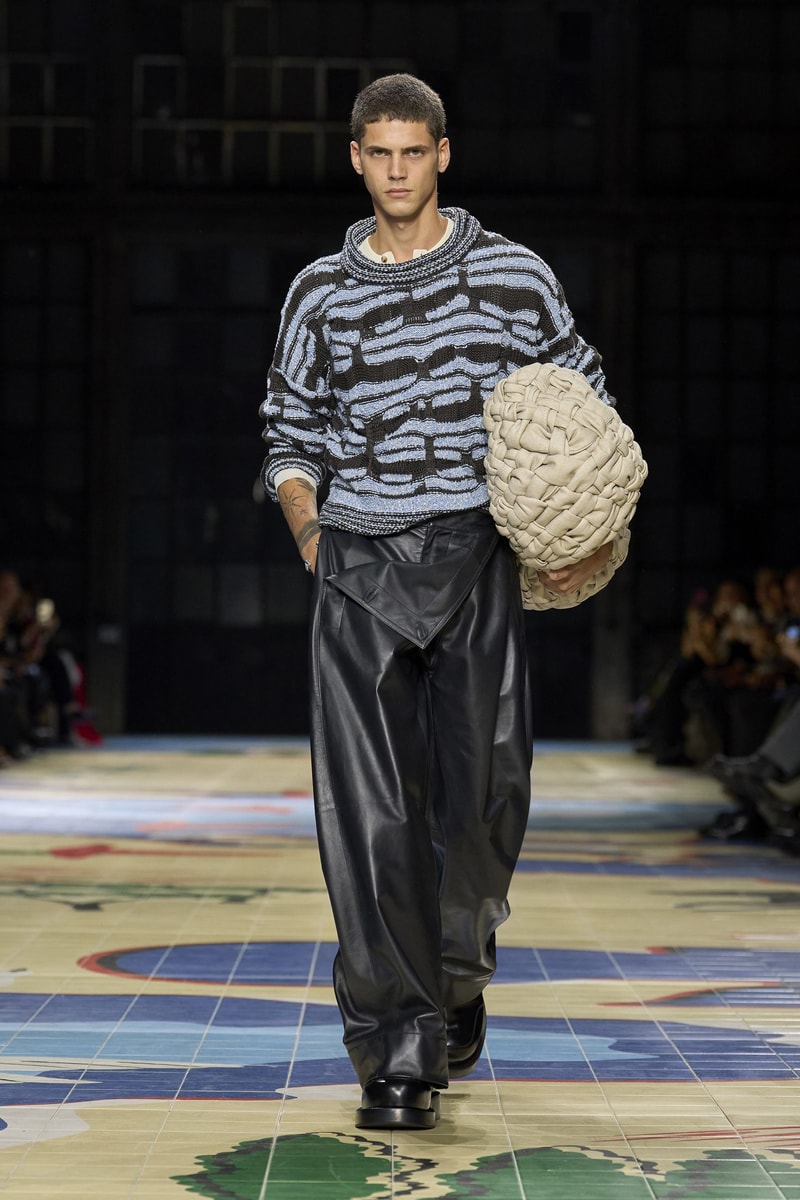 MFW：Matthieu Blazy 透過 SS24 時裝展帶你去一趟「Bottega Veneta 式」旅行 - POPBEE