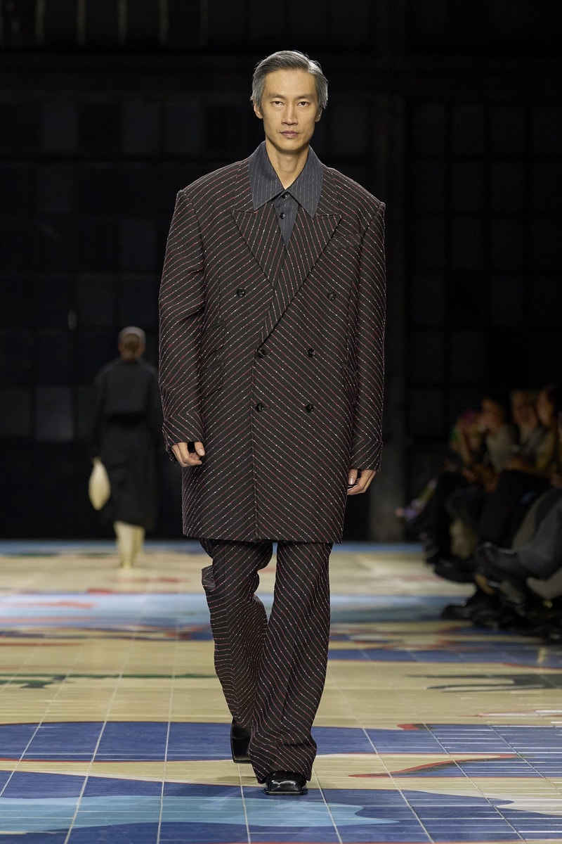 MFW：Matthieu Blazy 透過 SS24 時裝展帶你去一趟「Bottega Veneta 式」旅行 - POPBEE