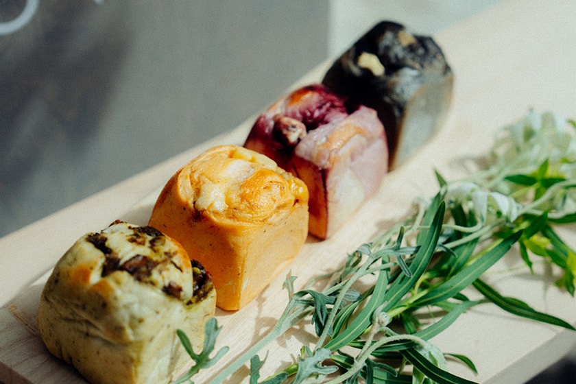 當花藝遇上溫熟成吐司：讓人少女心爆發的 PILLO BAKE x Miki W. 快閃店！ - POPBEE