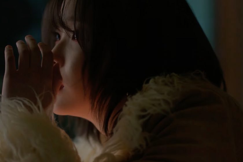 〈Shh..〉IU 與湯唯共演 MV：每分每秒眼神都是戲，背後充滿愛的花絮！ - POPBEE