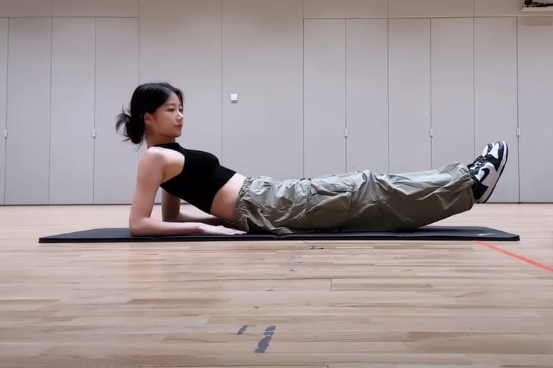 擁有女團 Idol 們的腹肌：偷偷筆記 LE SSERAFIM Kazuha 的 7 分鐘訓練菜單！ - POPBEE