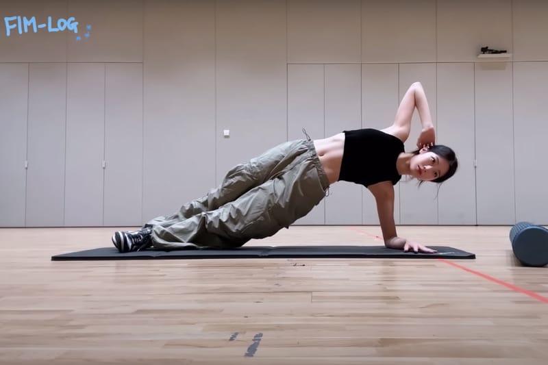 擁有女團 Idol 們的腹肌：偷偷筆記 LE SSERAFIM Kazuha 的 7 分鐘訓練菜單！ - POPBEE