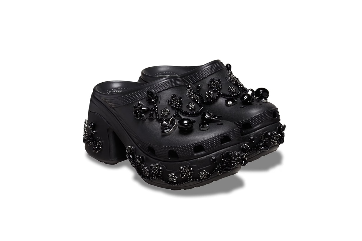 大秀上引起矚目：Simone Rocha x Crocs 首次夢幻聯名，發售消息終於曝光！ - POPBEE