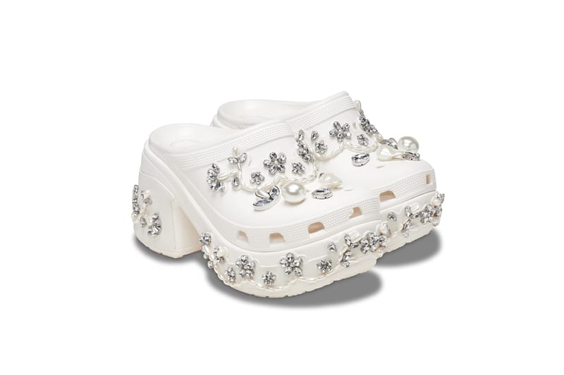 大秀上引起矚目：Simone Rocha x Crocs 首次夢幻聯名，發售消息終於曝光！ - POPBEE