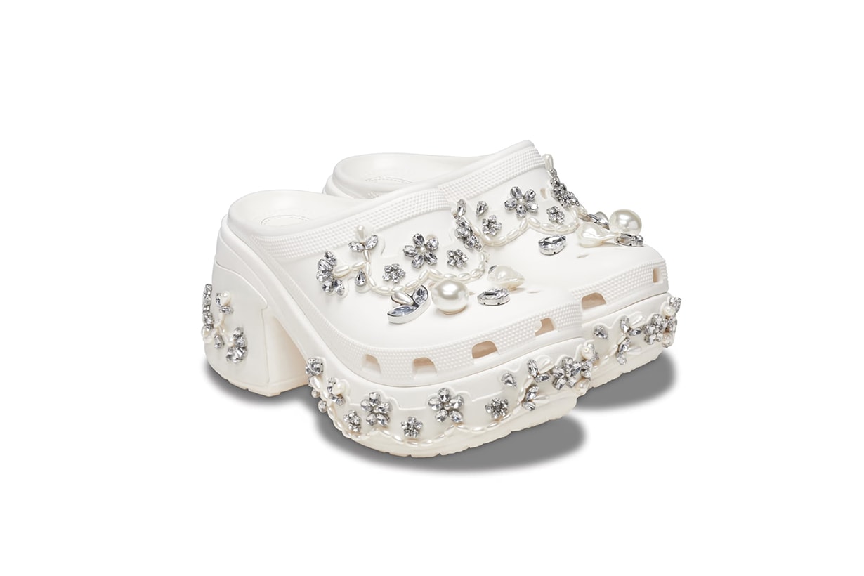 大秀上引起矚目：Simone Rocha x Crocs 首次夢幻聯名，發售消息終於曝光！ - POPBEE