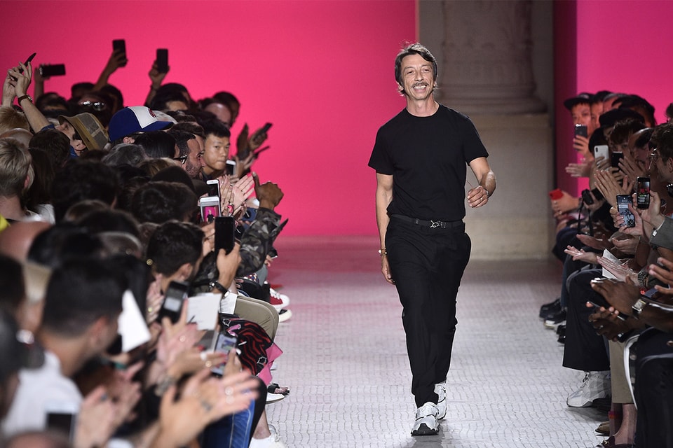 Valentino 和 Pierpaolo Piccioli 表示已共同決定結束 25 年賓主關係，將適時公布全新創意團隊 - POPBEE