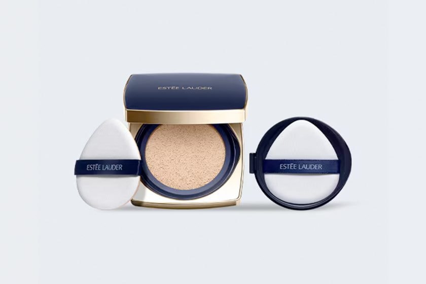 IU 成為 Estée Lauder 品牌大使：被敲碗問的迷人妝容，底妝、唇膏色號全整理！ - POPBEE