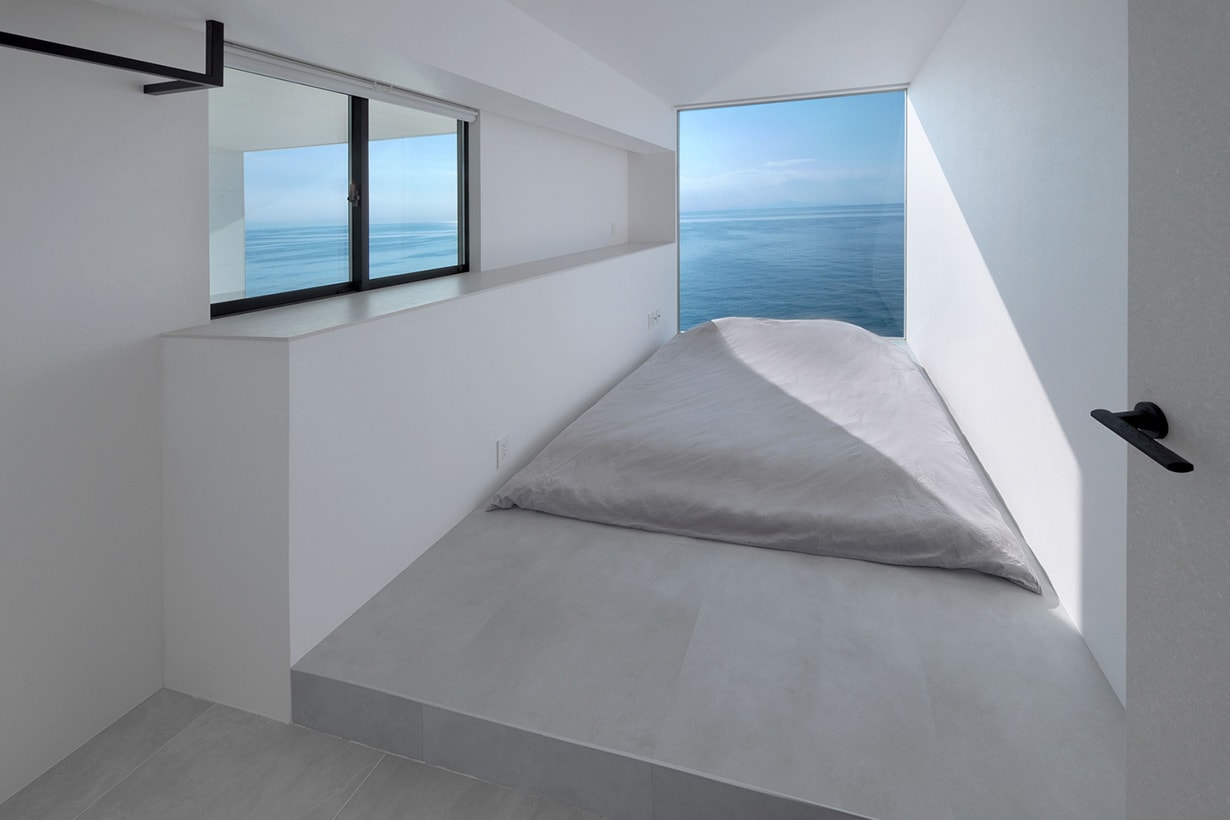 每扇窗景都美到令人屏息：住進這間日本海岸別墅，來場屬於自己的浪漫逃亡。 - POPBEE