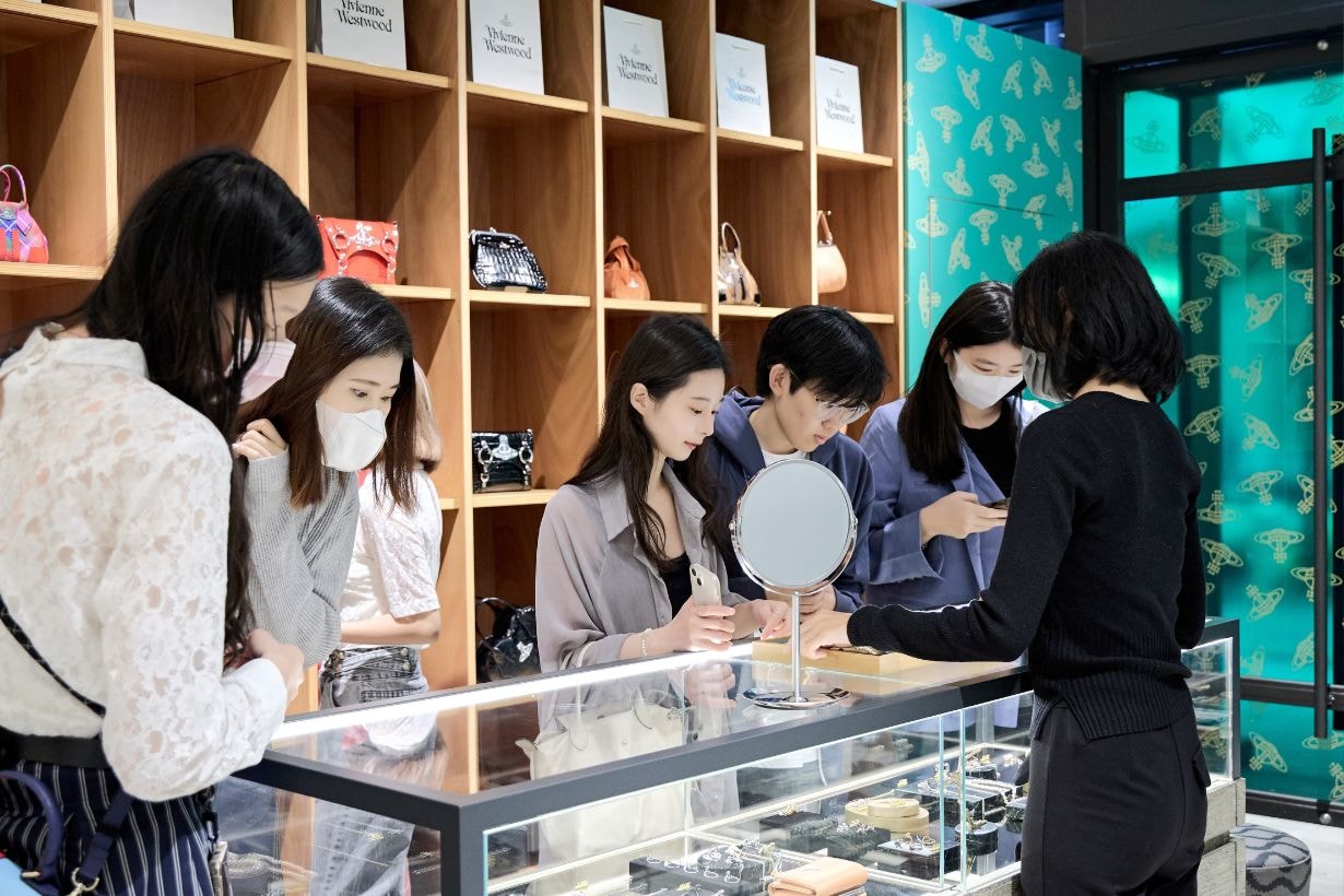 Popbee Circle 會員福利：走進 Vivienne Westwood 夢幻土星珠寶盒，還能帶回神秘小禮！ - POPBEE